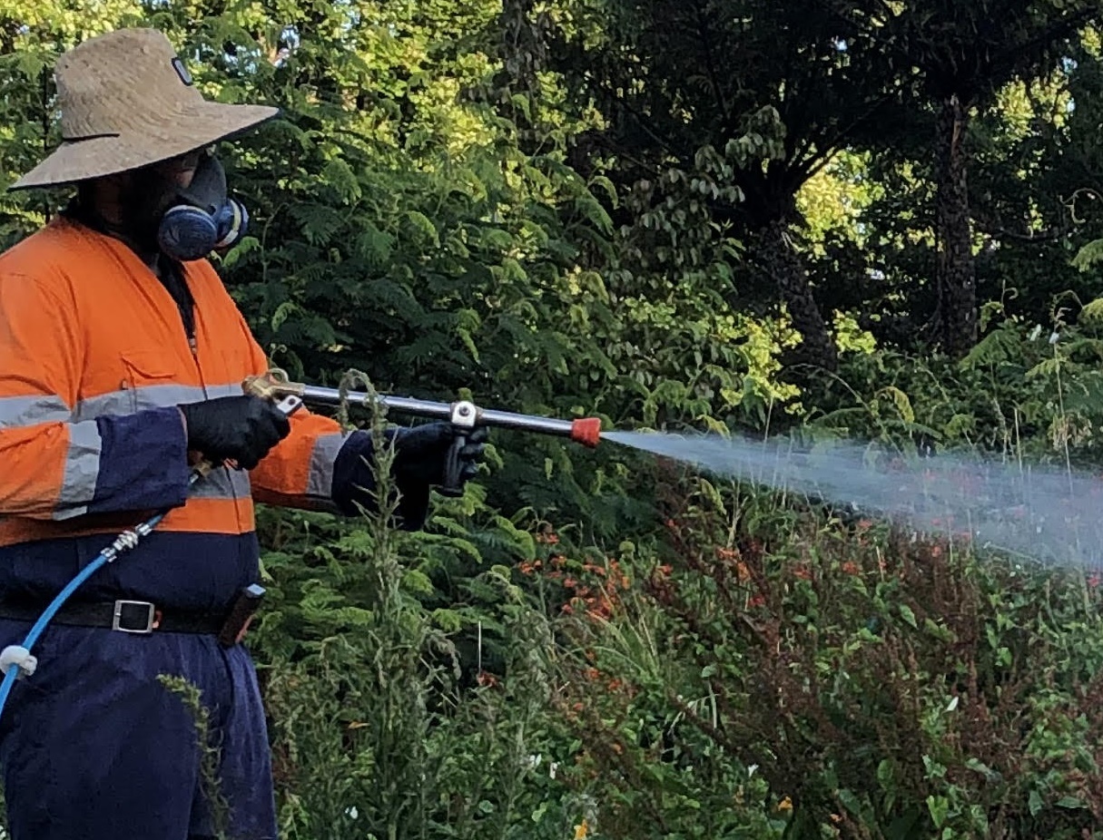 Hand Gun Spraying - AgTech Spraying
